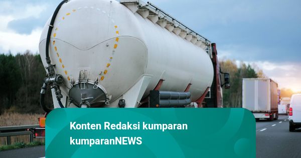 Truk Cairan Kimia Tumpah di Padalarang Berasal dari Karawang Mau ke ... Truk Cairan Kimia Tumpah di Padalarang Berasal dari Karawang Mau ke ...